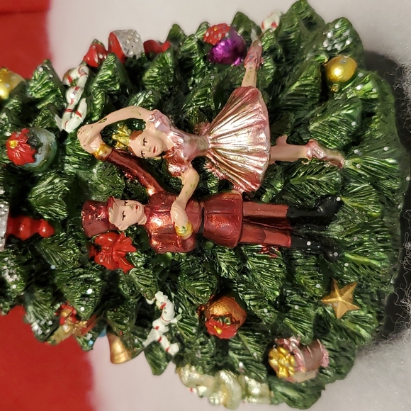 Raz Imports | Holiday | Raz Imports 625 Animated Musical Nutcracker ...